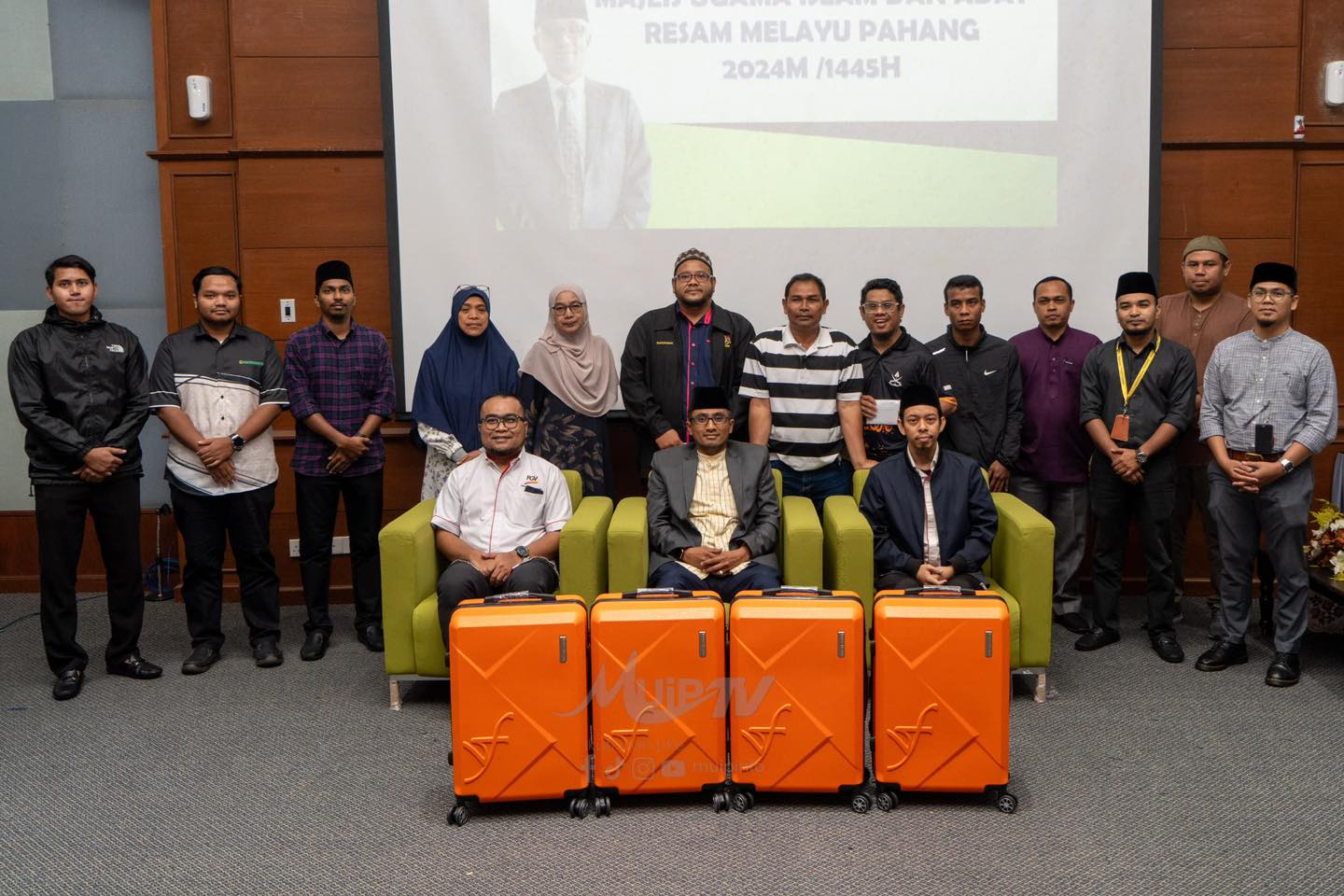 “TERIMA KASIH MUIP KERANA MENAJA KAMI UMRAH” - Majlis Ugama Islam dan ...