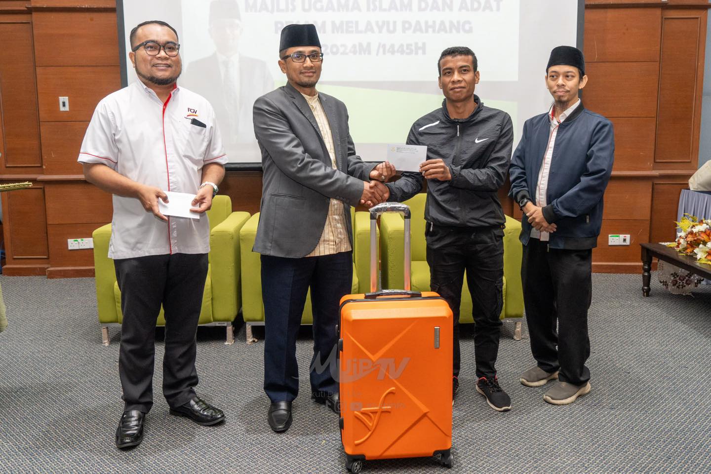 “TERIMA KASIH MUIP KERANA MENAJA KAMI UMRAH” - Majlis Ugama Islam dan ...