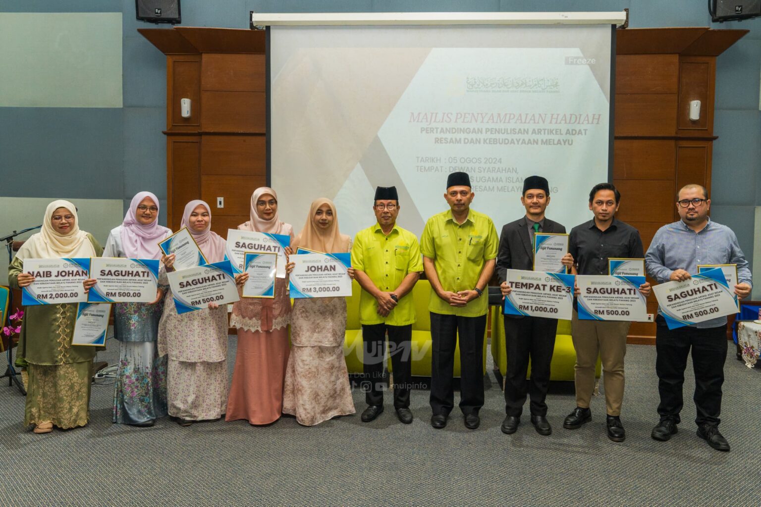 MEMARTABATKAN ADAT RESAM MELAYU - Majlis Ugama Islam dan Adat Resam ...