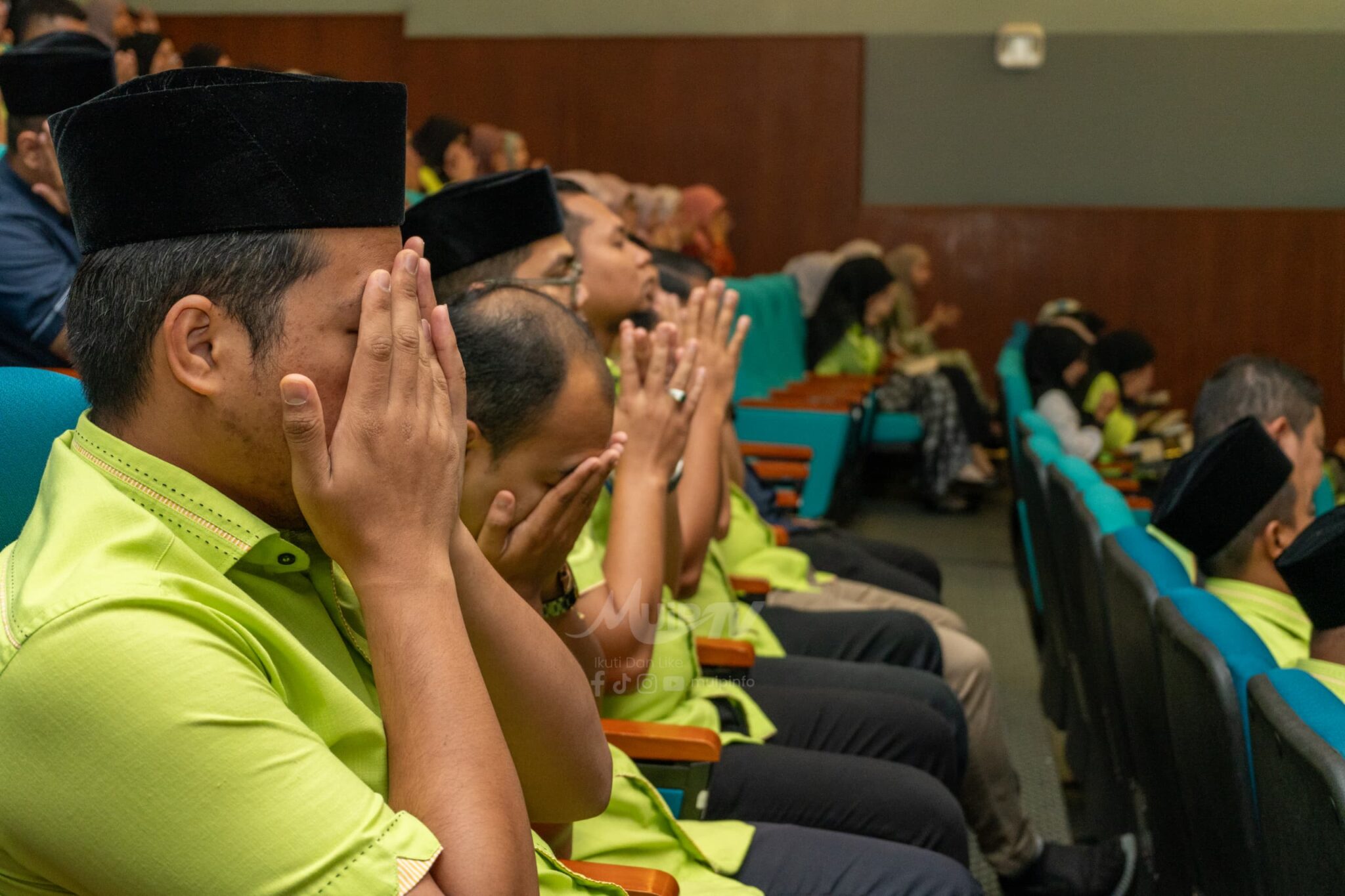 MEMARTABATKAN ADAT RESAM MELAYU - Majlis Ugama Islam dan Adat Resam ...