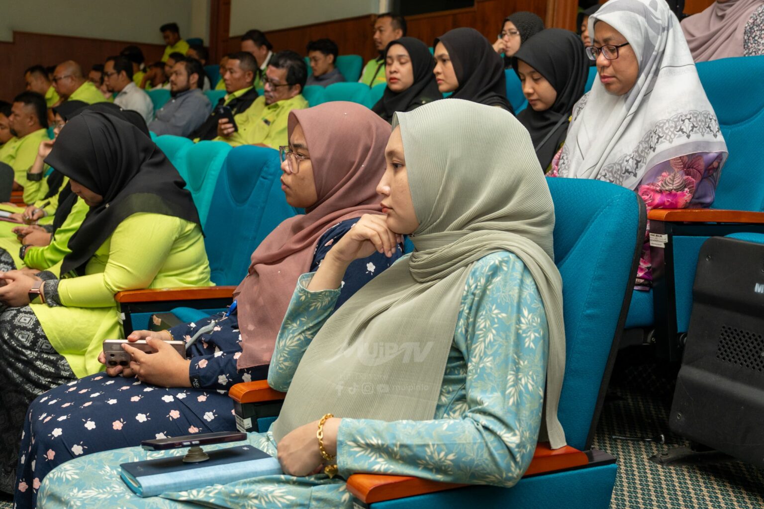 MEMARTABATKAN ADAT RESAM MELAYU - Majlis Ugama Islam dan Adat Resam ...