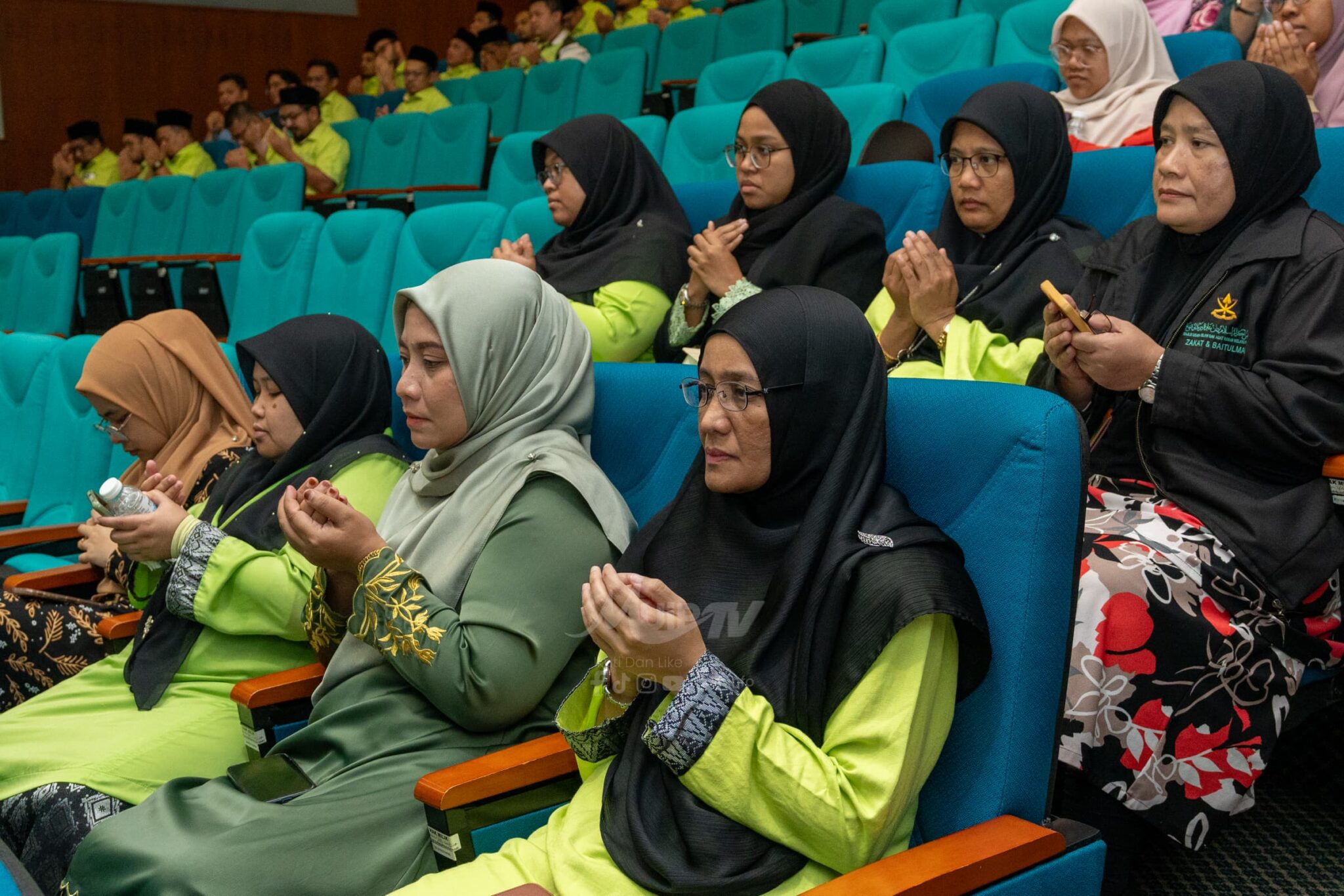 MEMARTABATKAN ADAT RESAM MELAYU - Majlis Ugama Islam dan Adat Resam ...